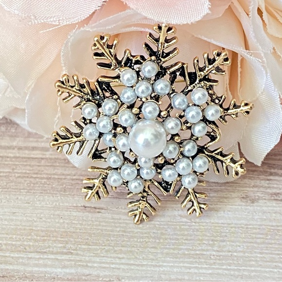 Jewelry | Golden Pearl Snowflake Brooch Pin New | Poshmark
